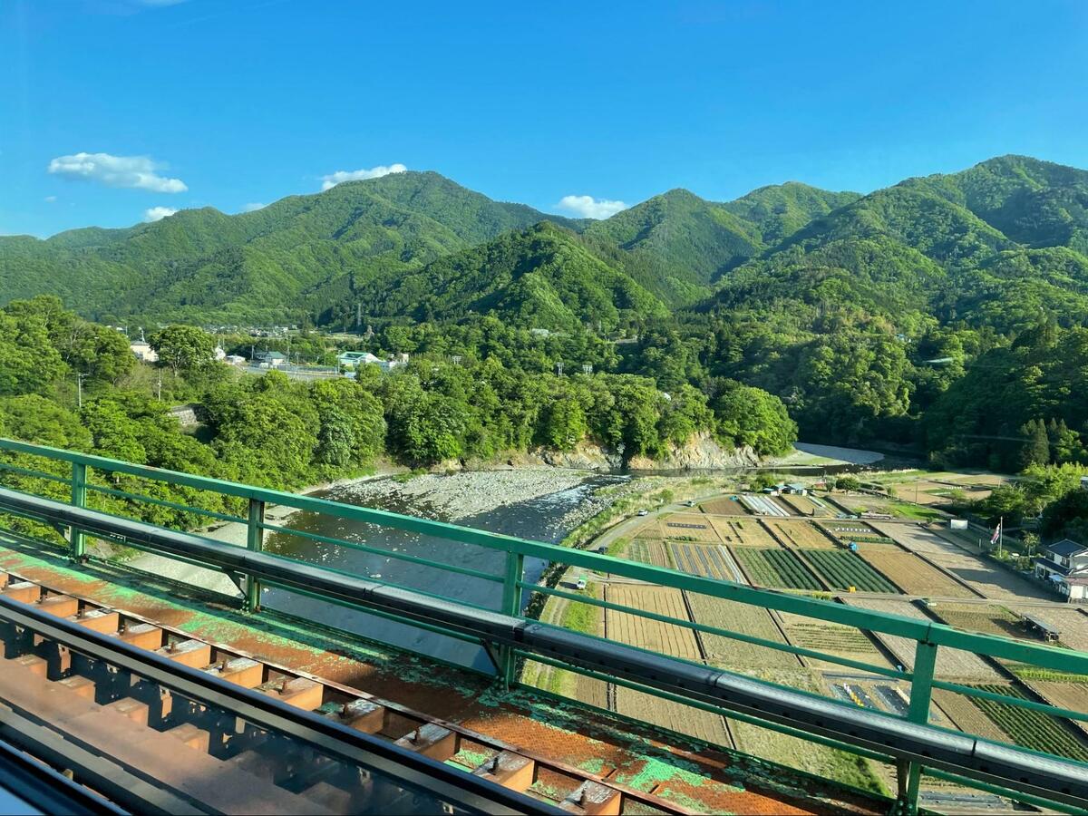 “穴場感” アリ！ 首都圏から日帰り「大月」ミニアウトドア旅「厳選3か所」 富士山展望30分ハイキング＆10種フレーバーアイス＆奇橋の渓谷で ...